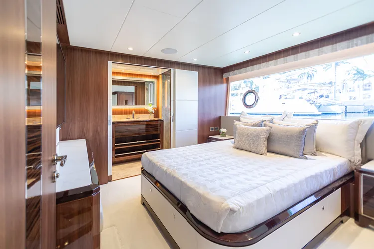 I C yacht for charter (36.1m, 2021)